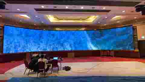 Hilton Tokyo revolutionizes event hosting with Barco's curved LED video ...
