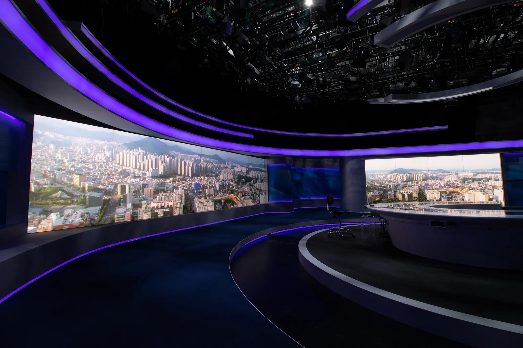 Powerful images and easy maintenance backdrop for Korean TV - Barco