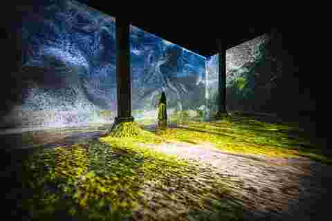 The quest for the perfect lens - Barco