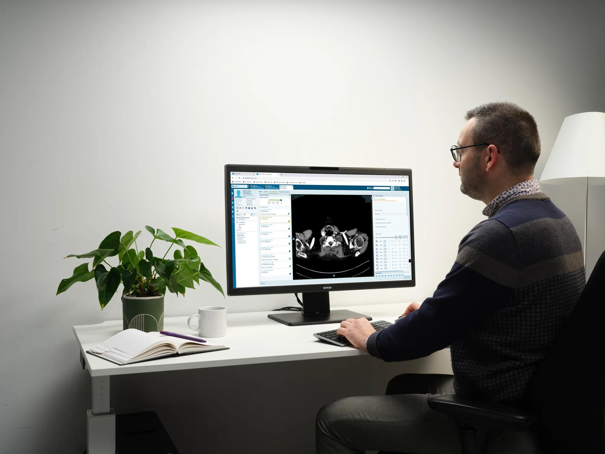 Eonis Color 8MP (MDRC-8132) - Clinical review displays - Barco