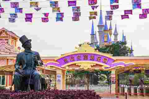 Sheyang Andersen Fairy Tale Playground large 3D mapping - Barco